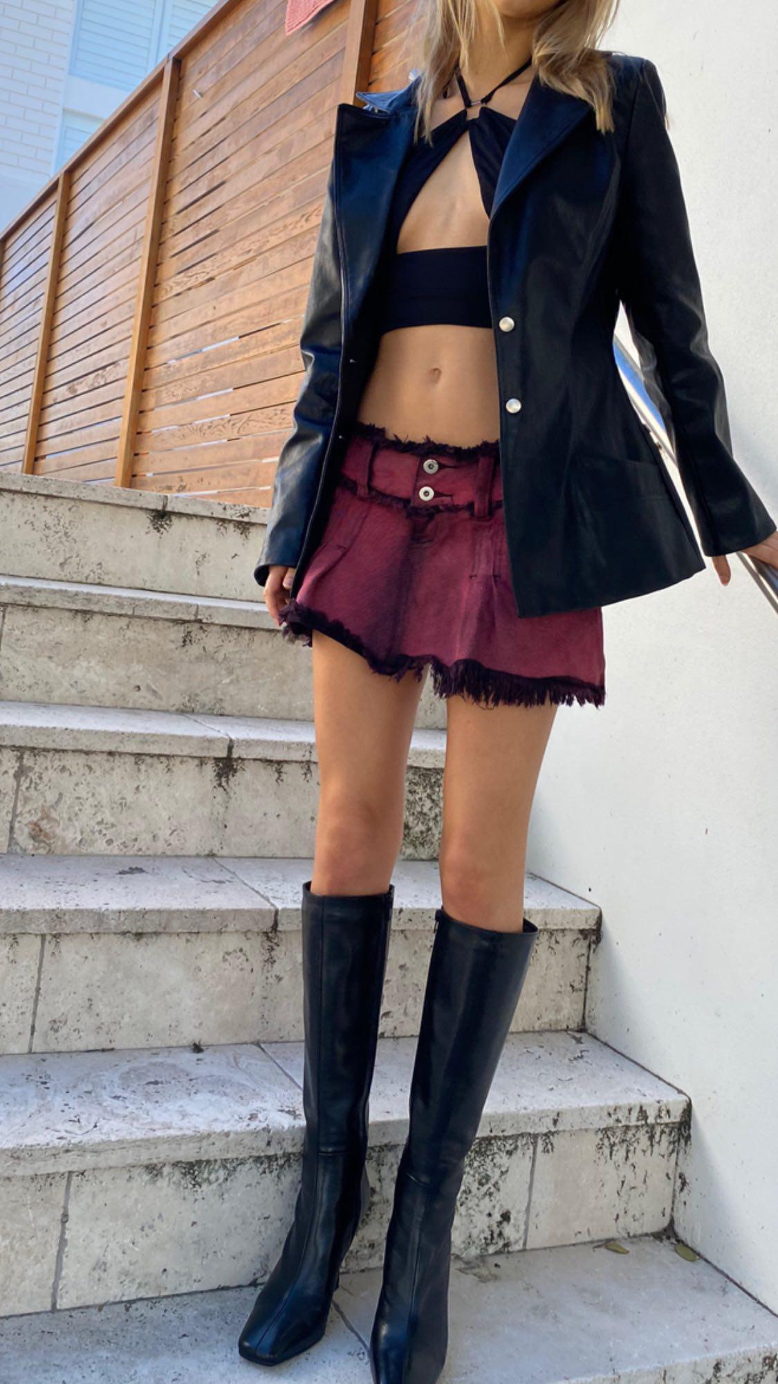 Mini skirt | Scrolller