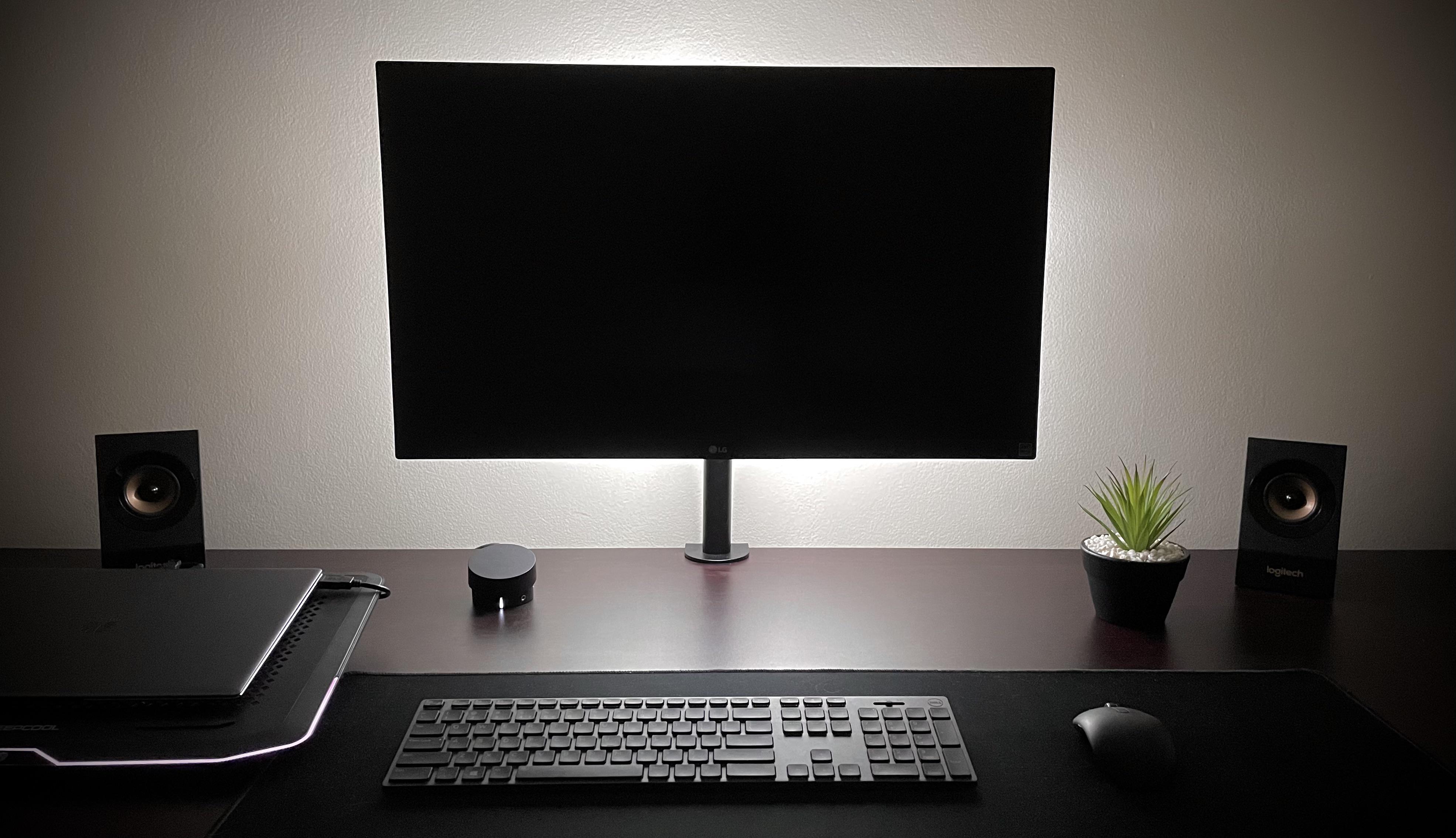 Minimalist Backlight 💡 | Scrolller