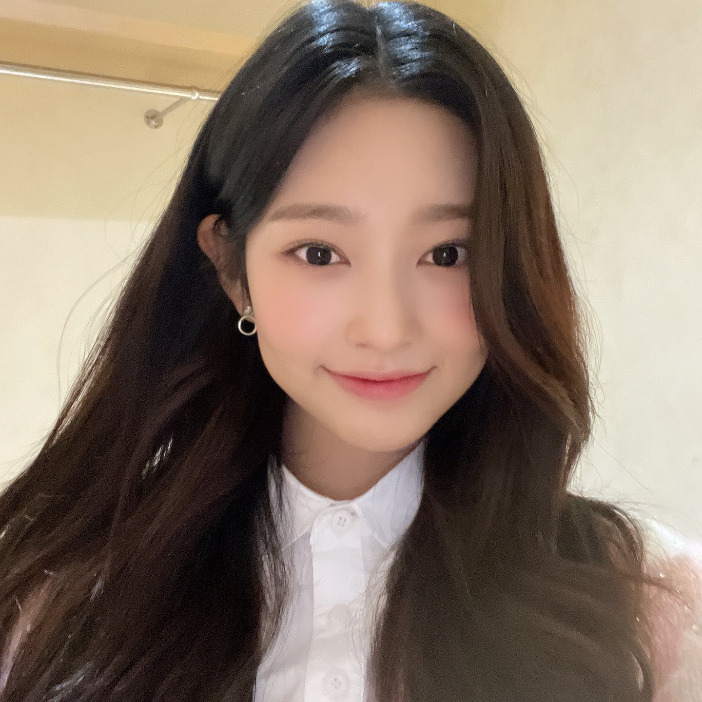 210922 Kim Minju Twitter Update | Scrolller