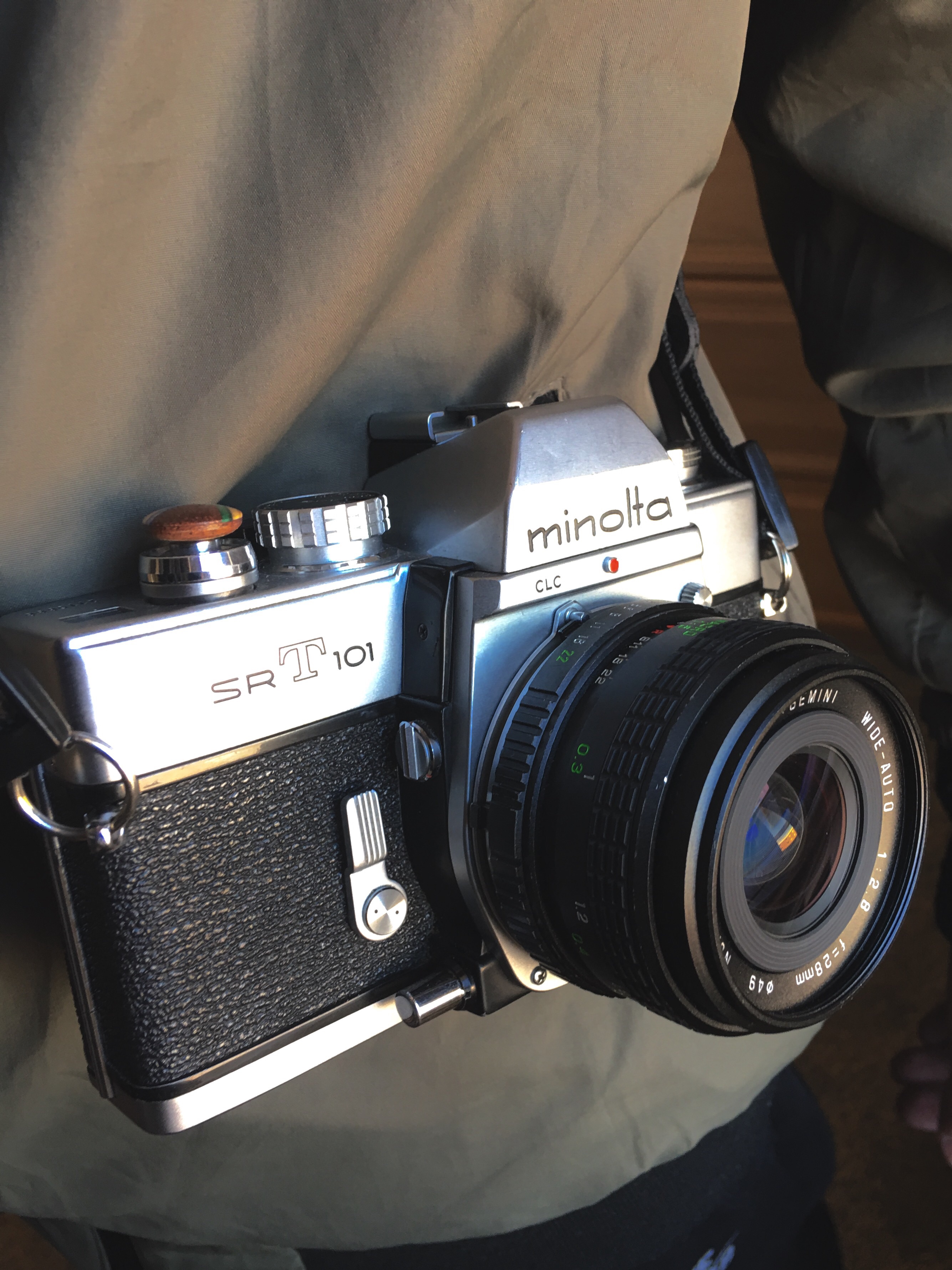 Minolta srt-101 w/ Gemini 28mm f2.8 with 1:5 macro mode | Scrolller