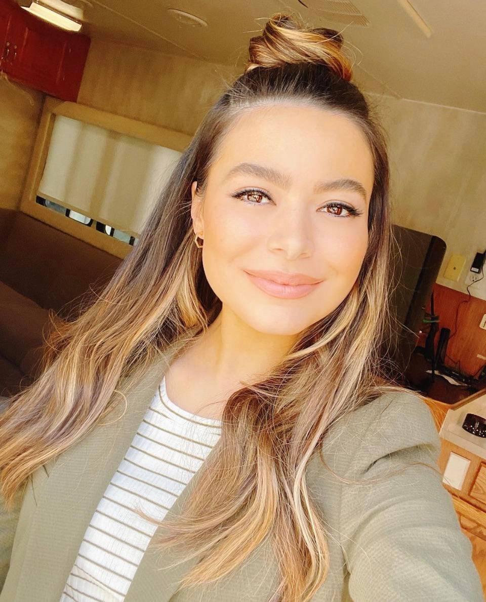 Miranda Cosgrove | Scrolller