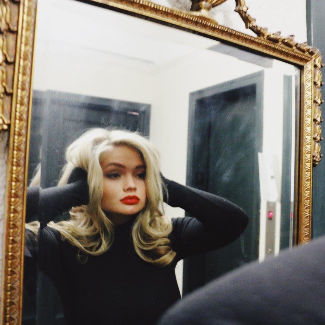 Mirror Mirror Scrolller