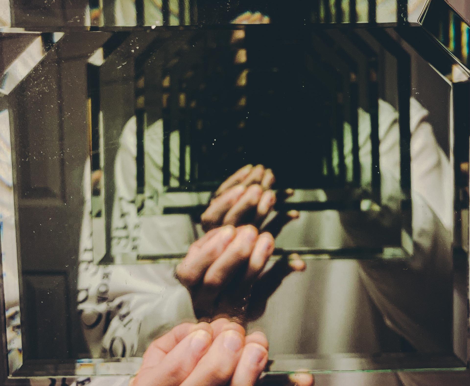 Mirror pointed at another mirror | Scrolller