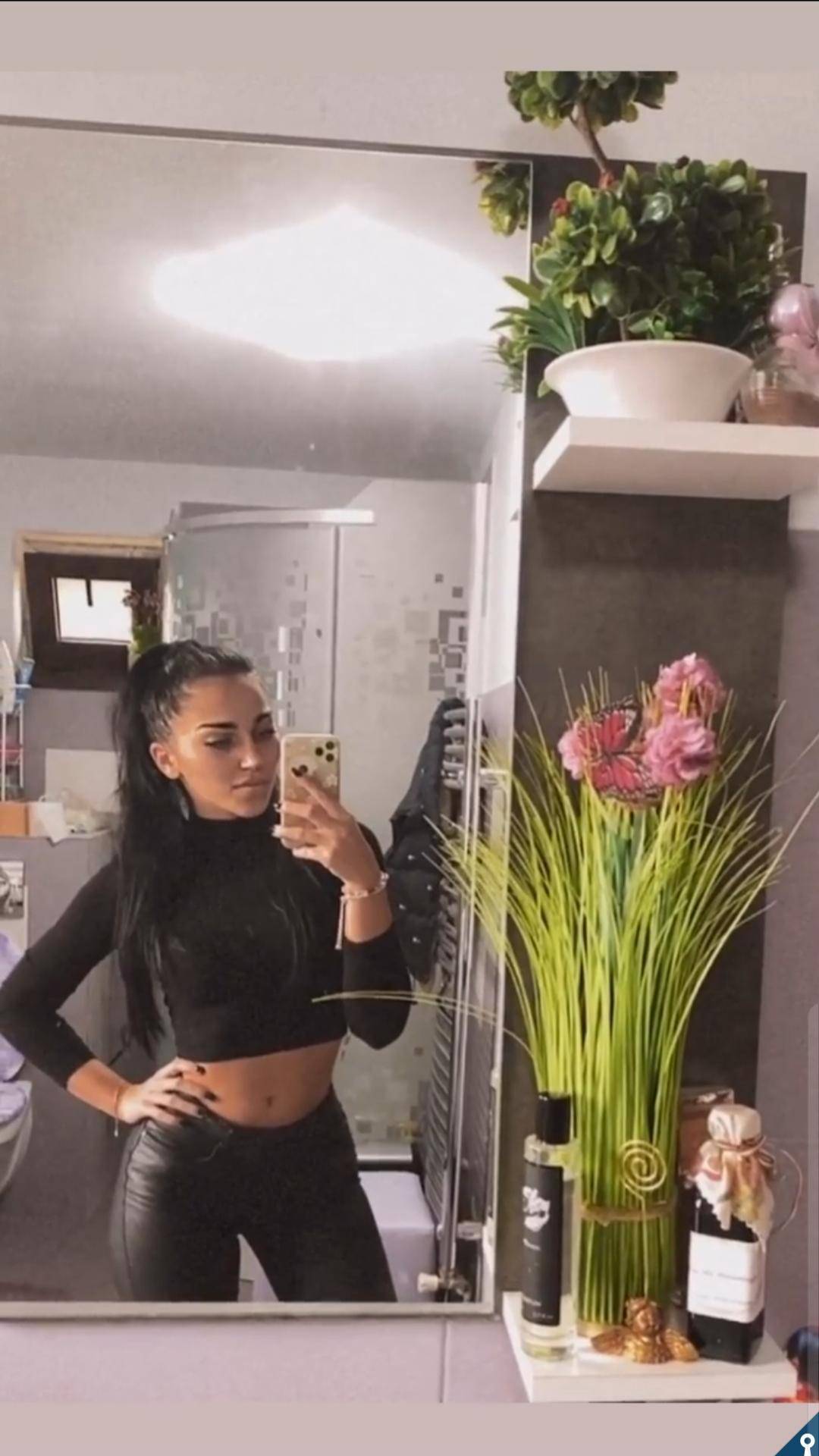 Mirror pose | Scrolller