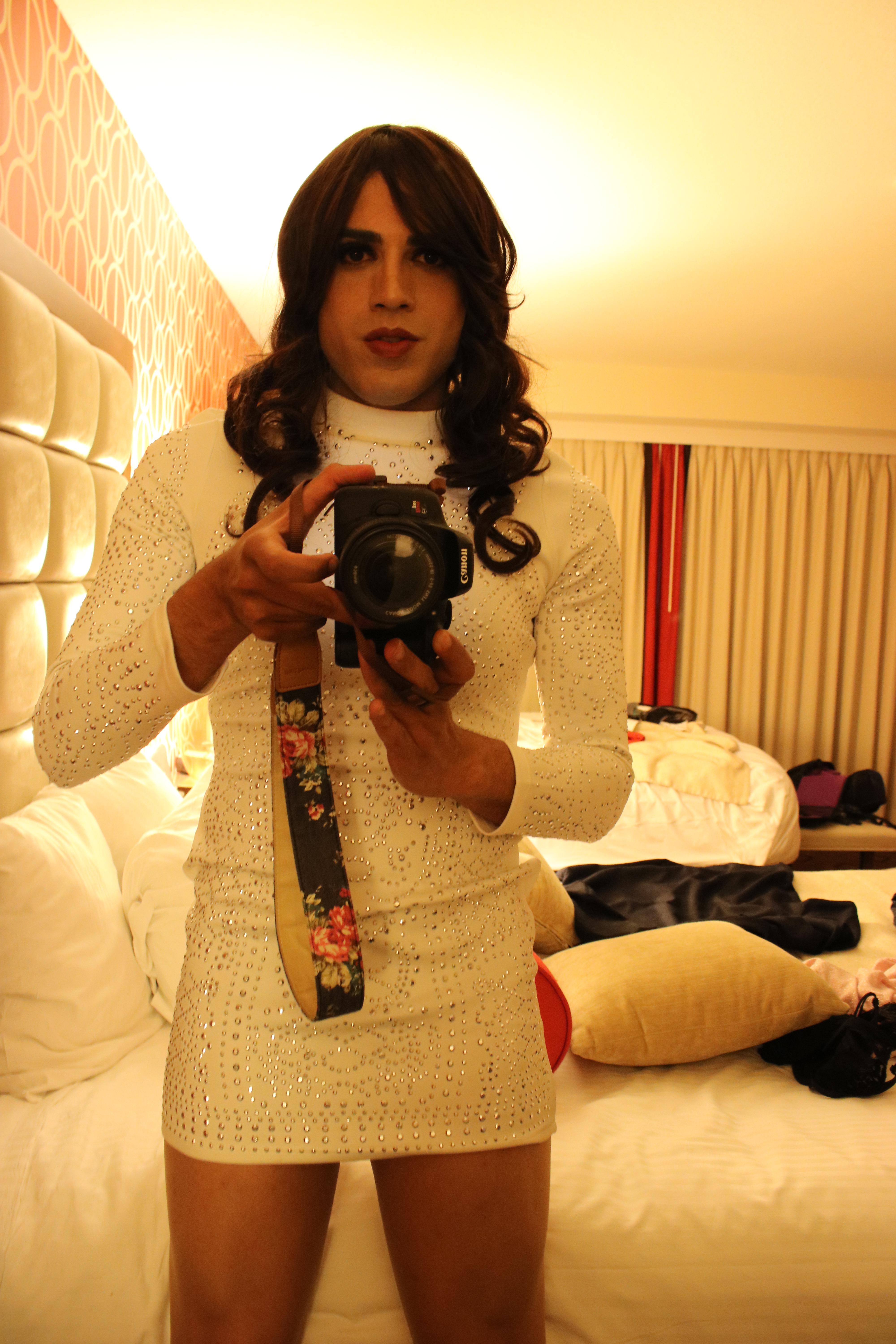 Mirror Selfie 🤳 Scrolller