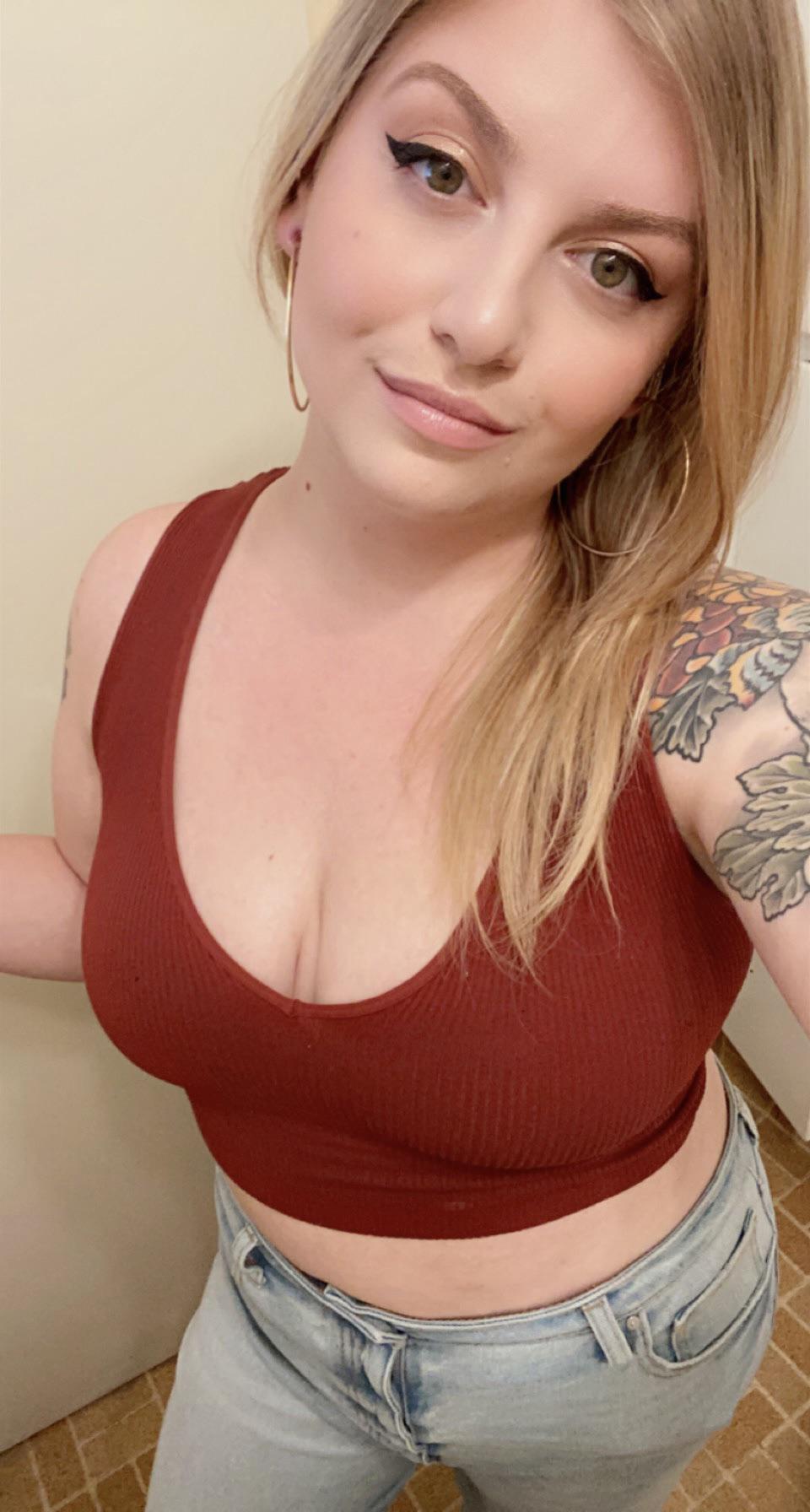 Mischievous eyes 🙃 | Scrolller