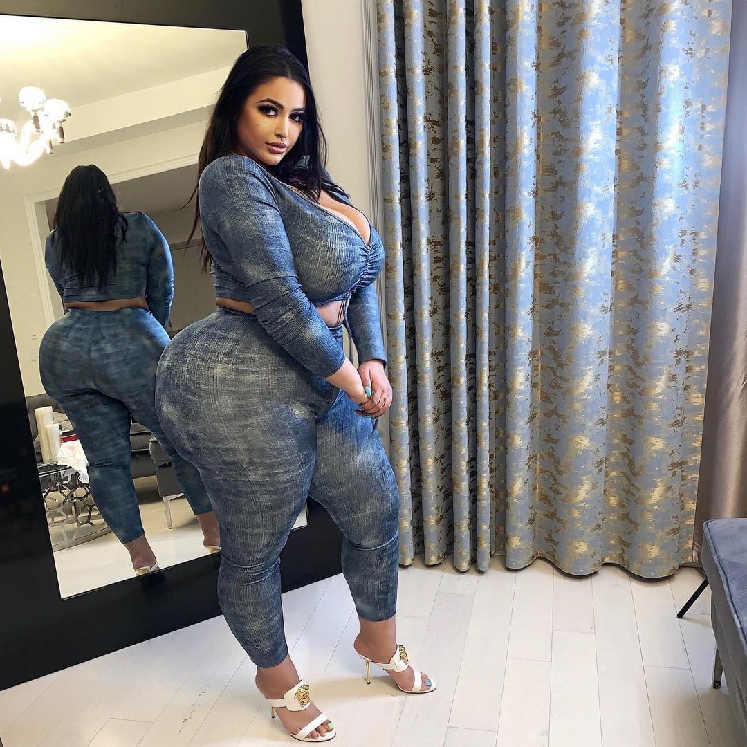 Miss Diamond Doll stuffed her insane curves into an extremely tight outfit | Scrolller