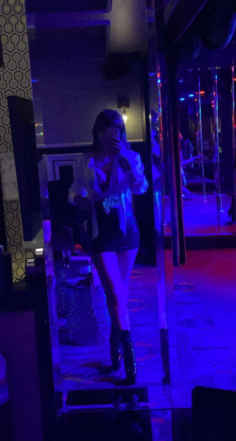 Miss giving private dances @crazyhorserevue - come see my Onlyfans? | Scrolller