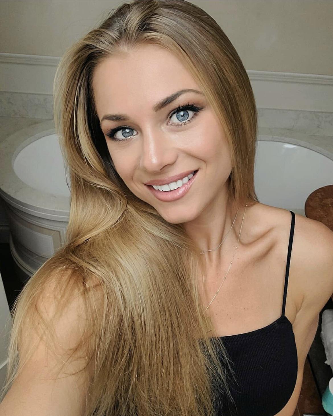 Miss Nikki Leigh | Scrolller