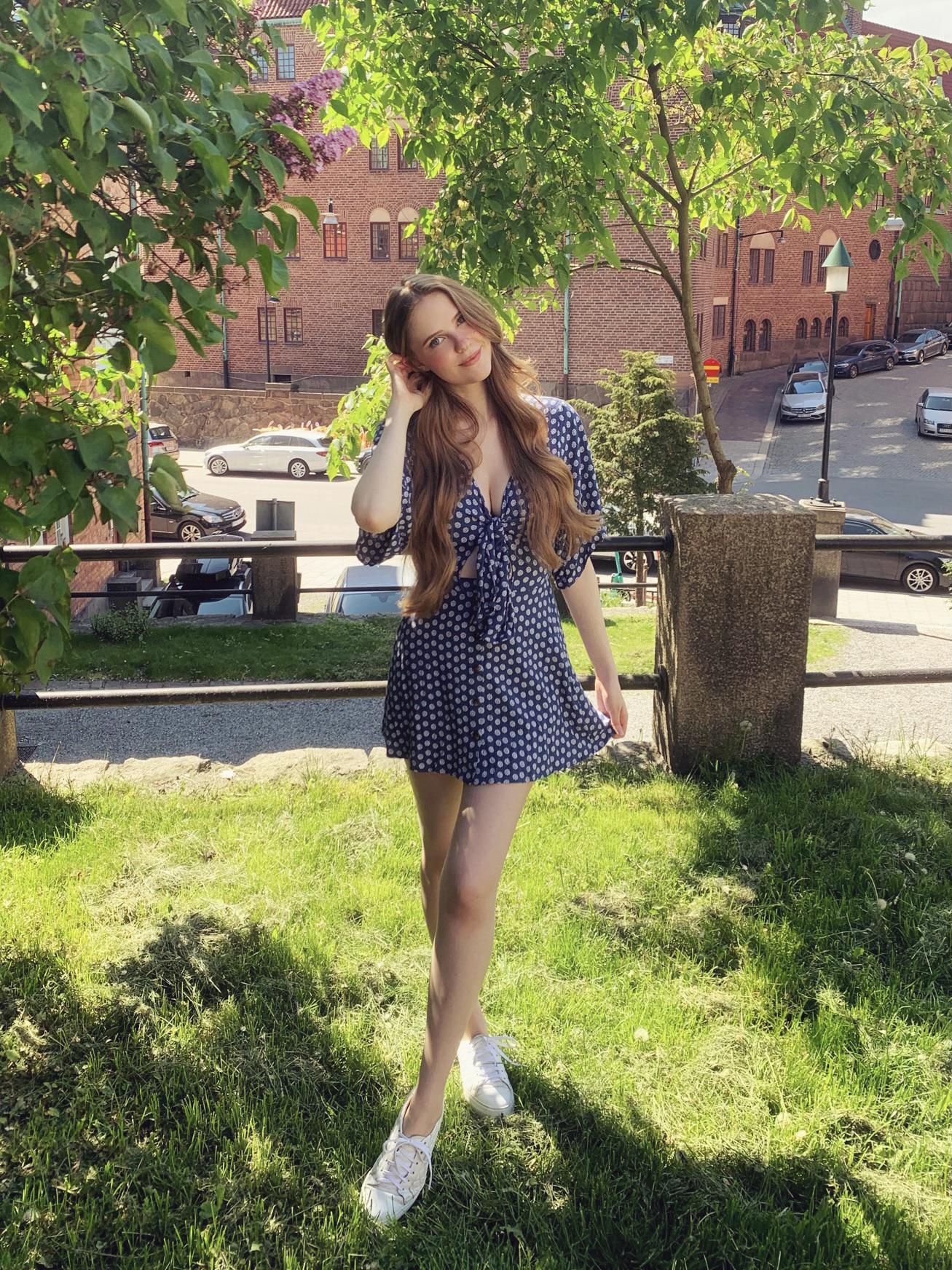 Miss Pale | Scrolller