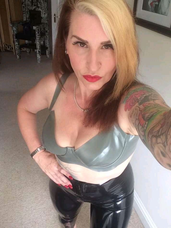Mistress Lucy | Scrolller