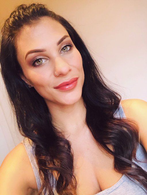 Mistress Roxy DM | Scrolller