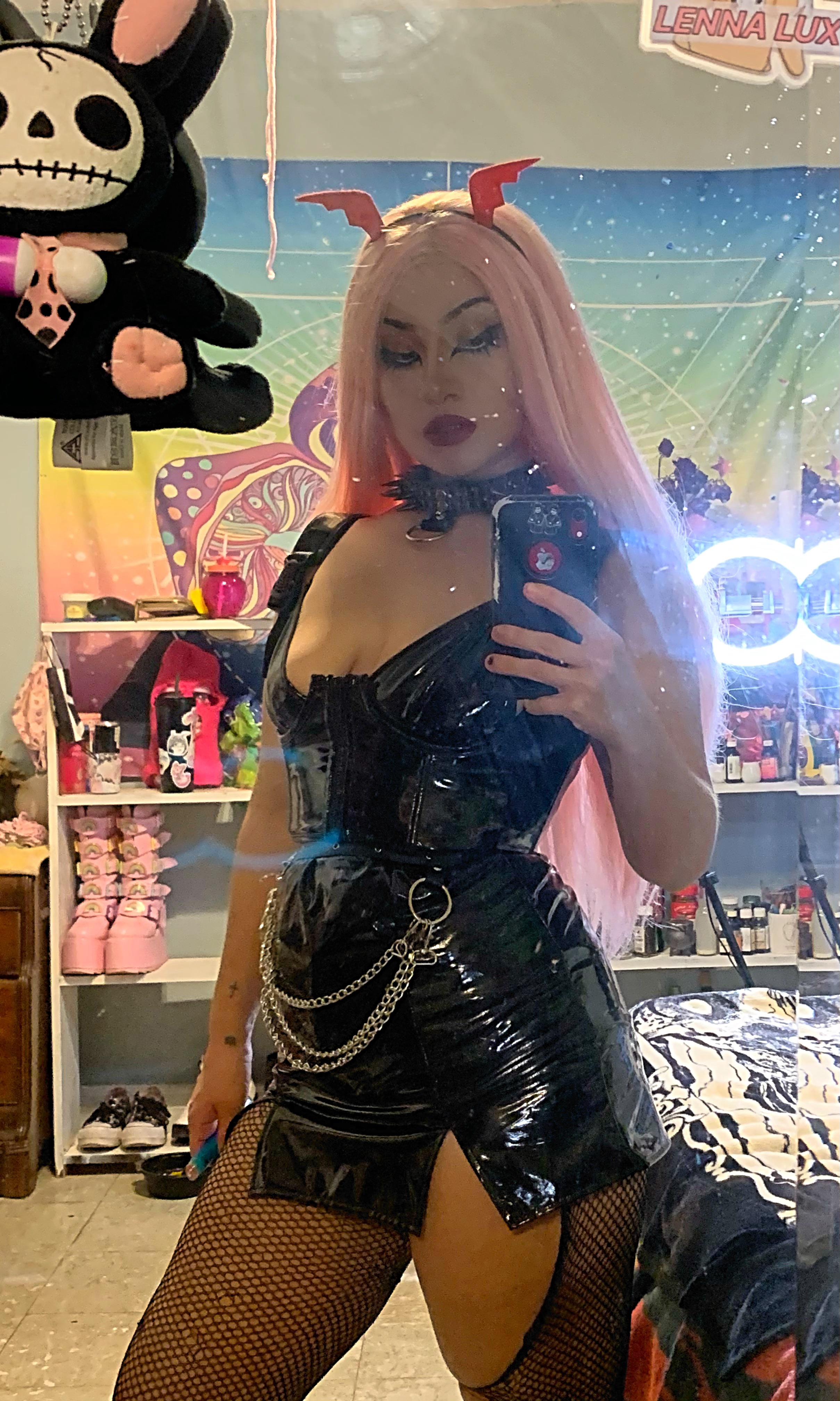 Mistress Rubí | Scrolller