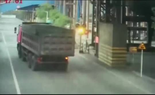 MMC after I ride in front of a truck | Scrolller