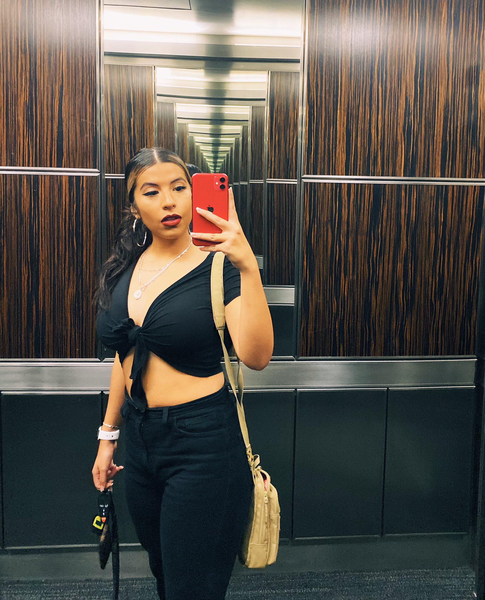 Mmmm break her in every way. Klk littlemightbe | Scrolller