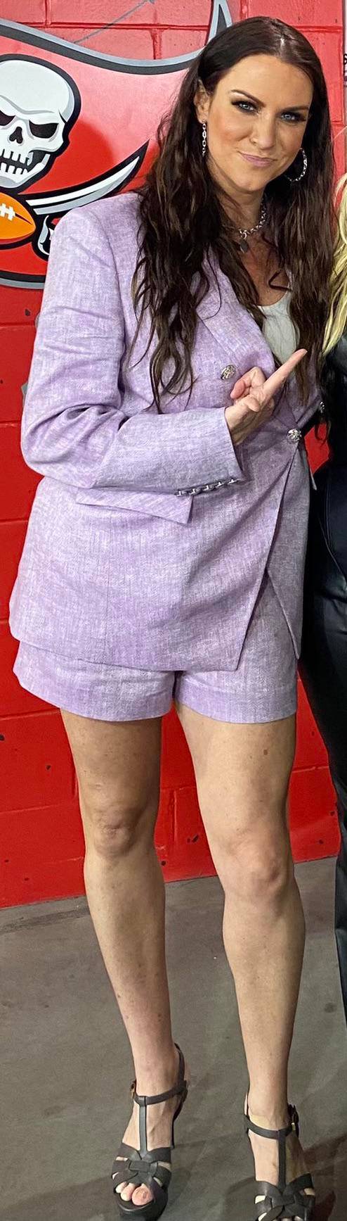 Mmmm Look At Those Hot Legs Scrolller