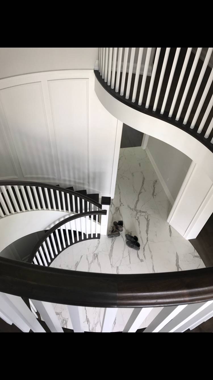 Modern curved staircase | Scrolller