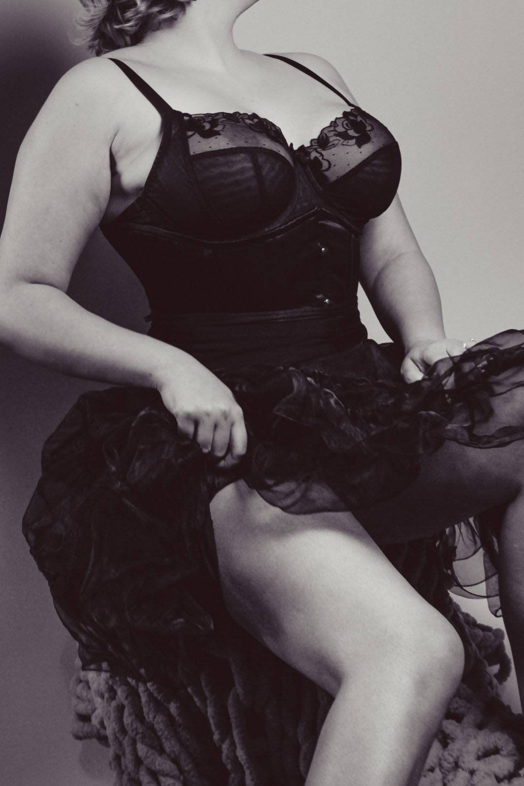 Modern Pinup | Scrolller