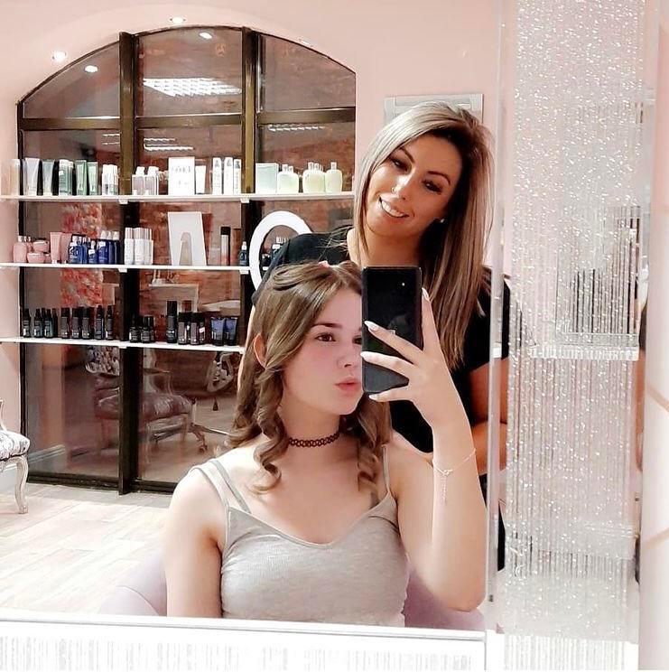 Mom 43 and sister just 18 both need a daddy😜😈😈😉 | Scrolller