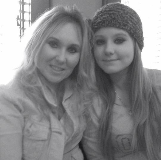 Mom and daughter | Scrolller