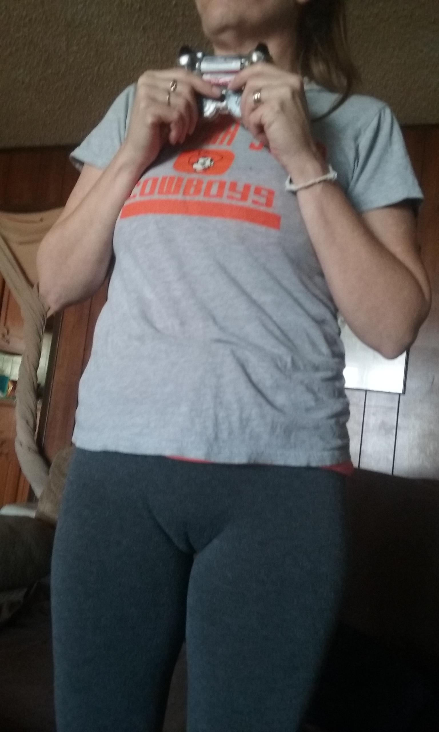 ⚽ Mom headed out and about! Think anybody will notice? | Scrolller