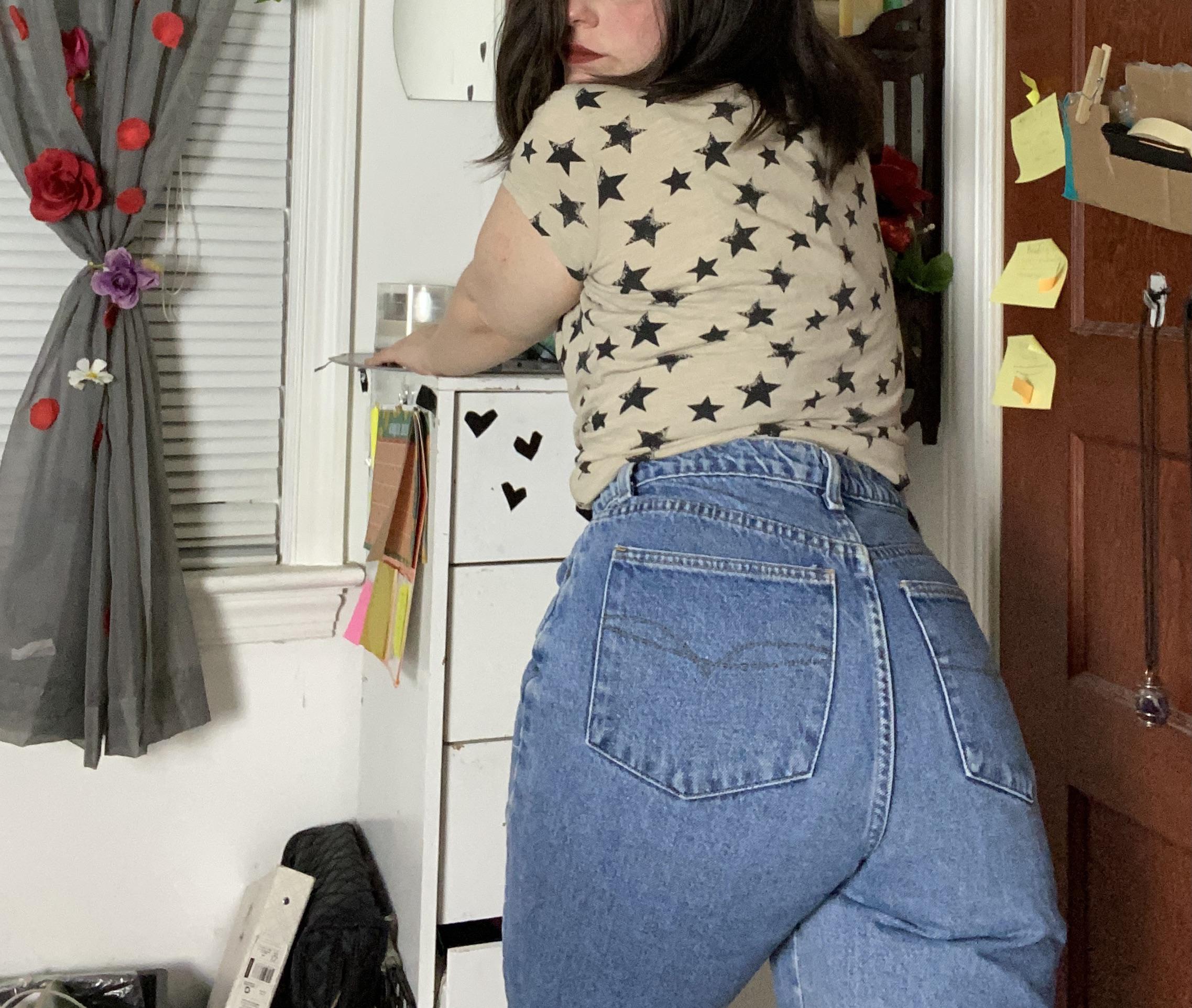 Mom jeans come in clutch | Scrolller