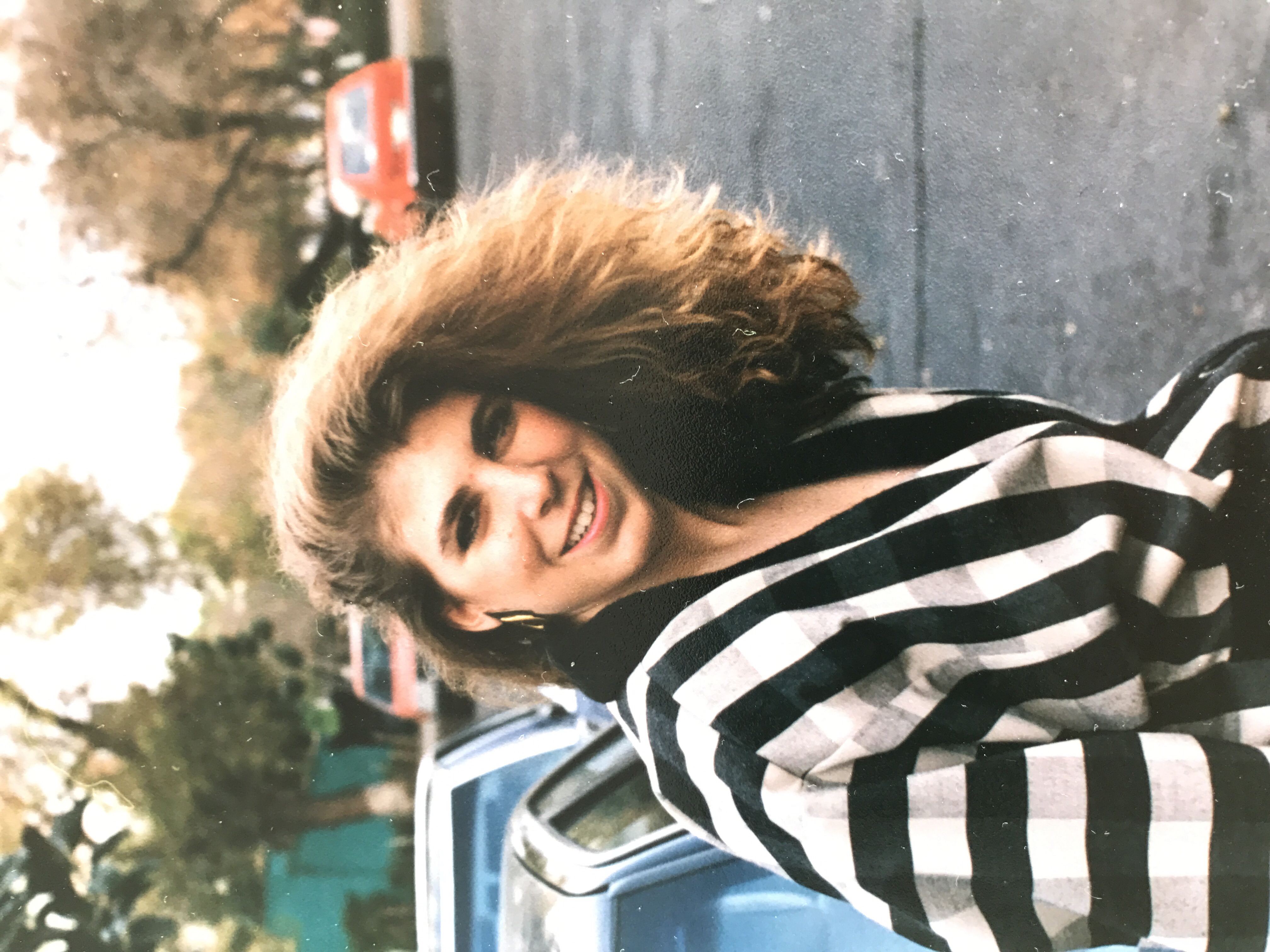 Mom posing wit the "popular" haircut in 1985 | Scrolller