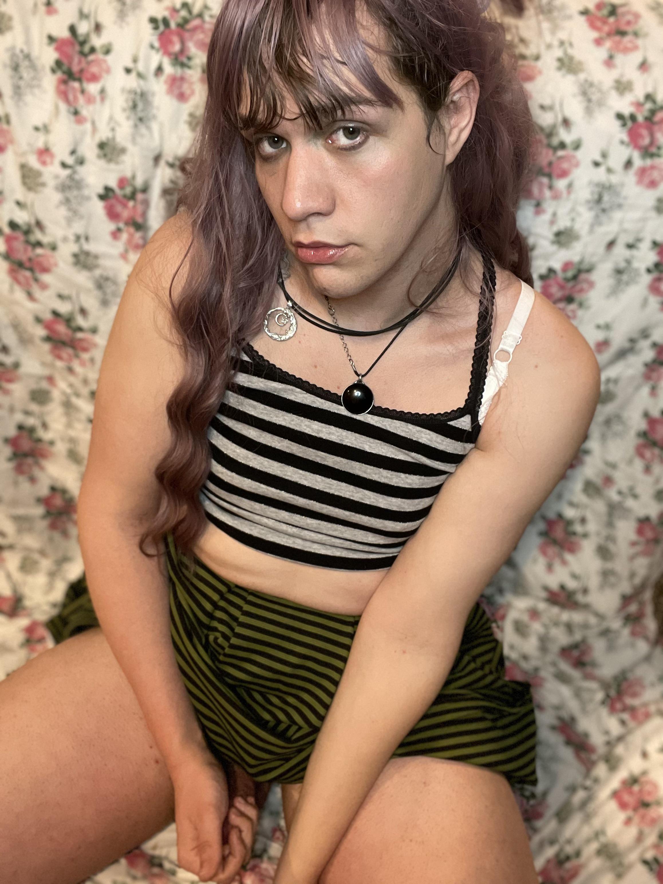 Mom’s not home, come play with me daddy!! | Scrolller