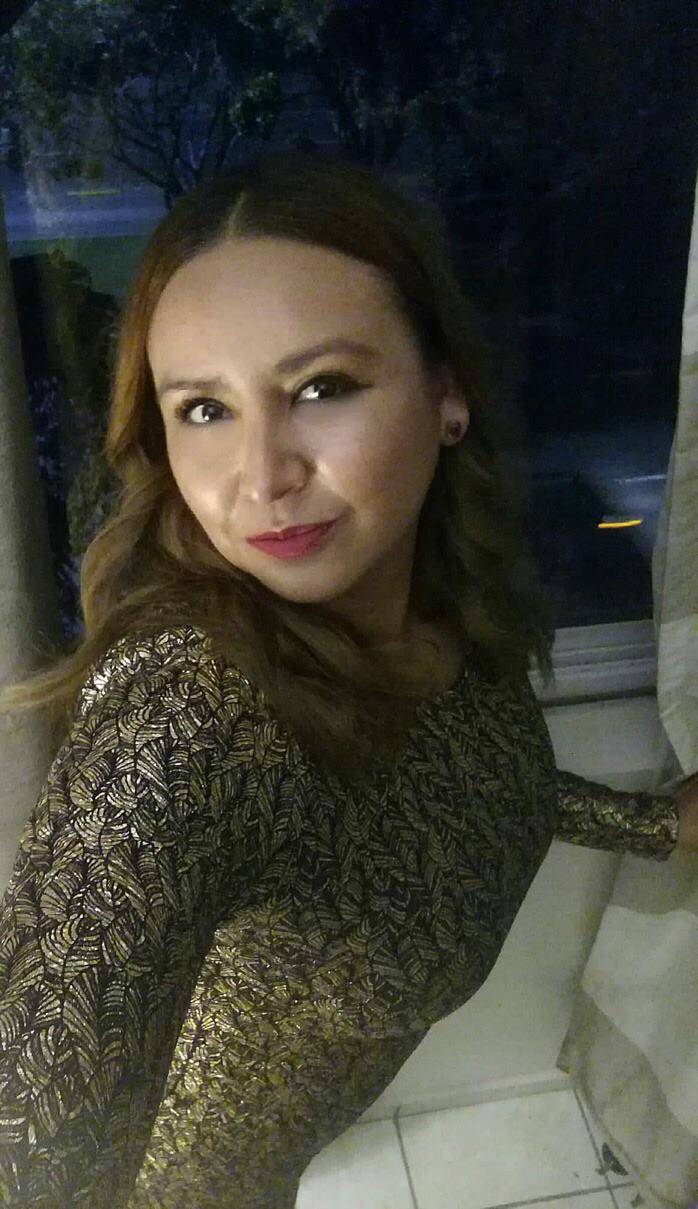 Mommy😩😍 loves to wear tight dresses | Scrolller