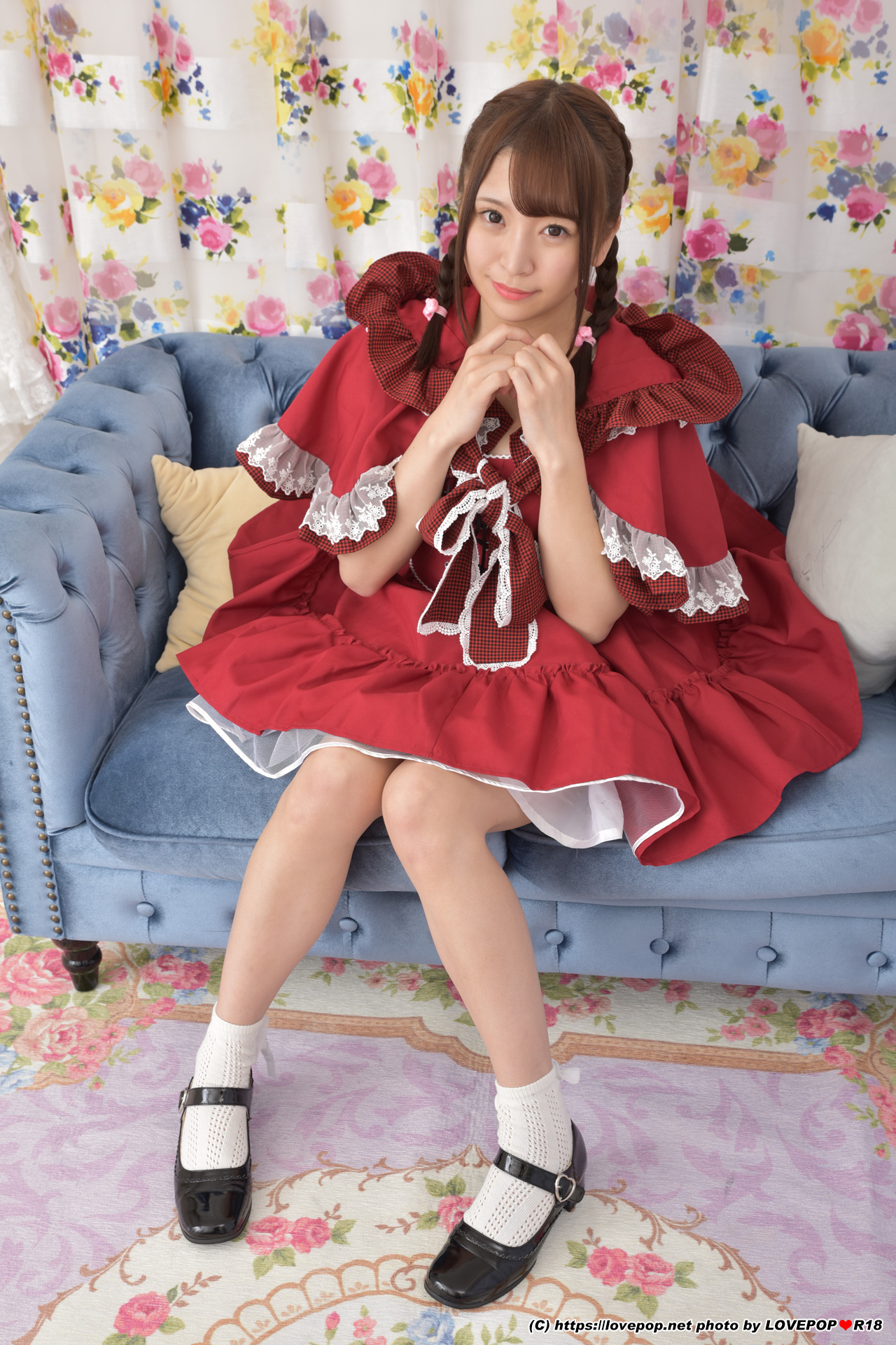 Momo Kato | Scrolller