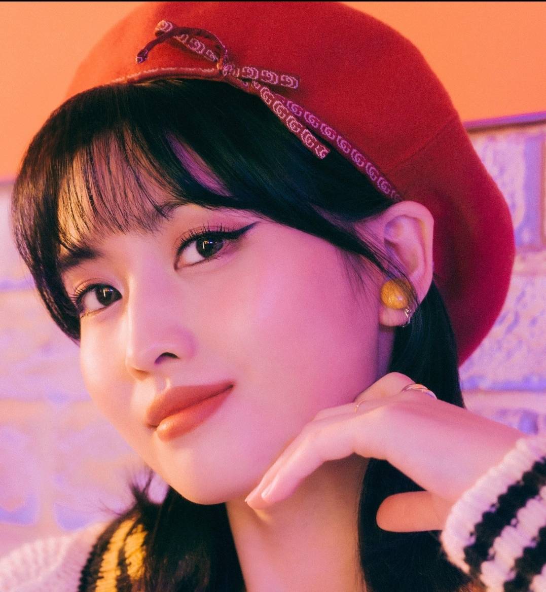 Momo - red beret, close up, kura kura | Scrolller