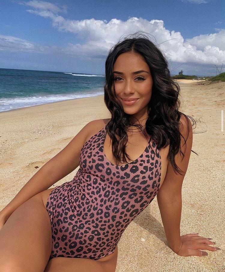 Momo Tames | Scrolller