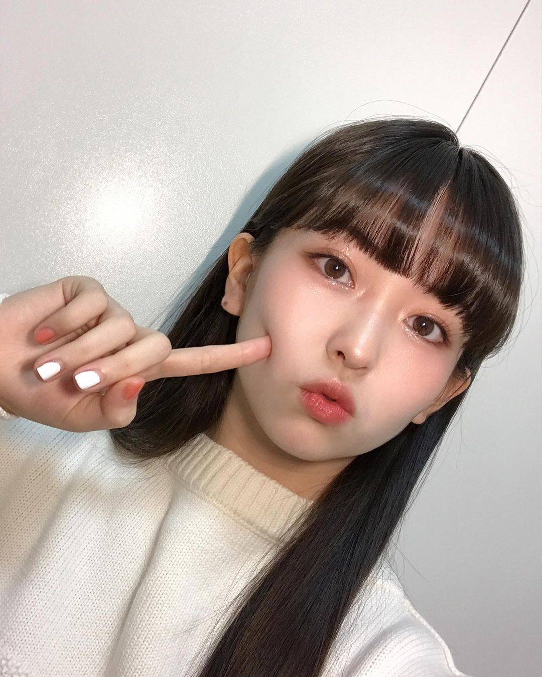 Momoe Mori | Scrolller