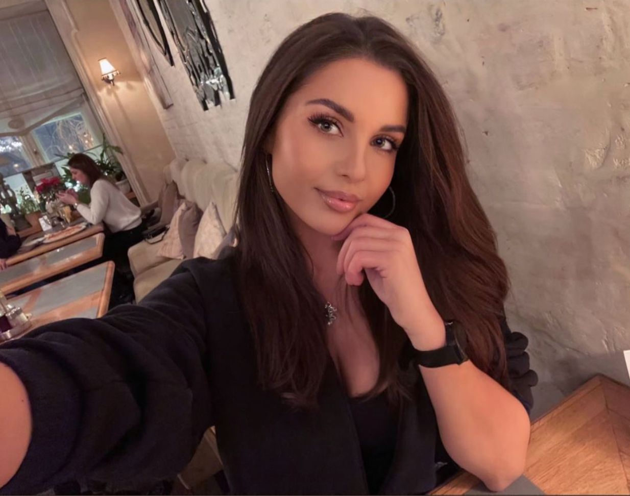 Monday Julia | Scrolller