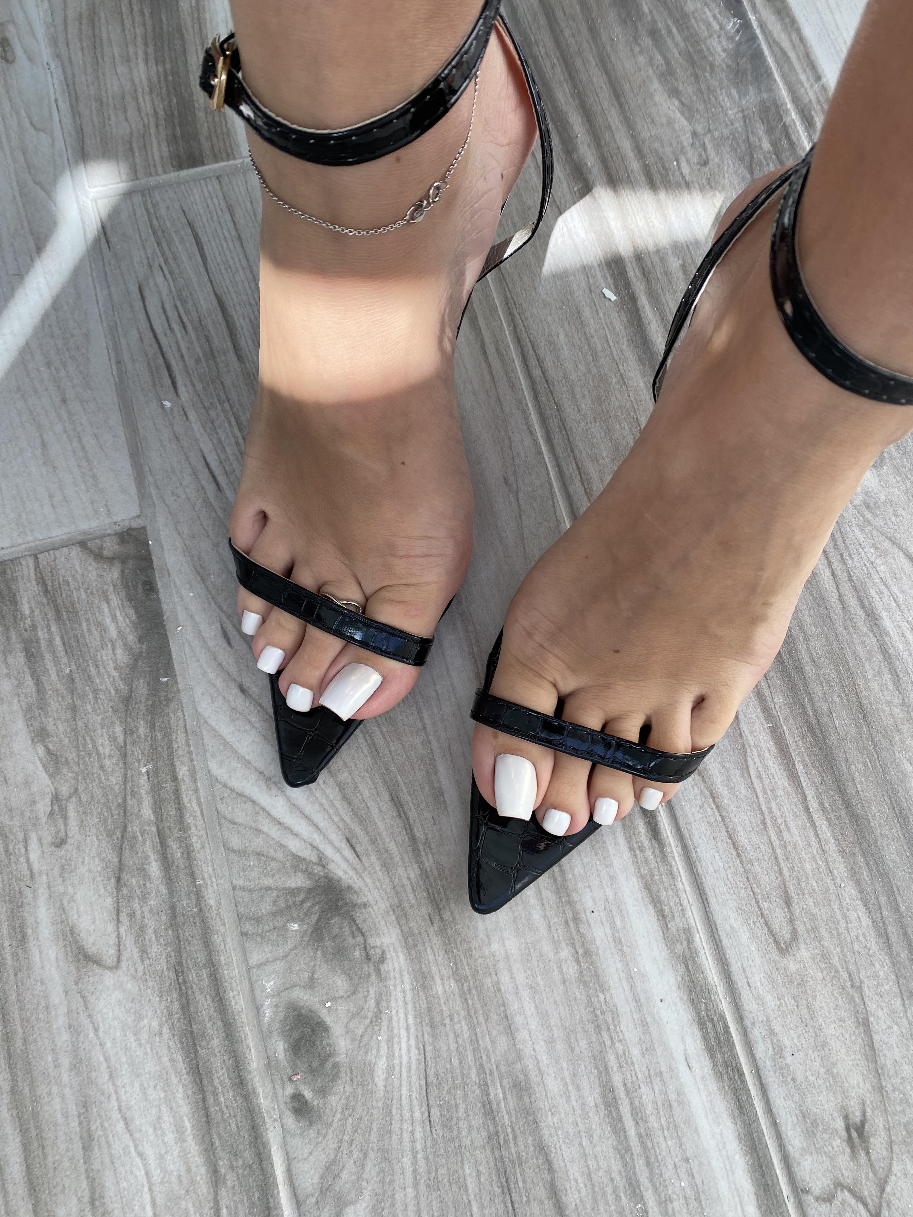 More beautiful heels 🤍🖤🥰 | Scrolller