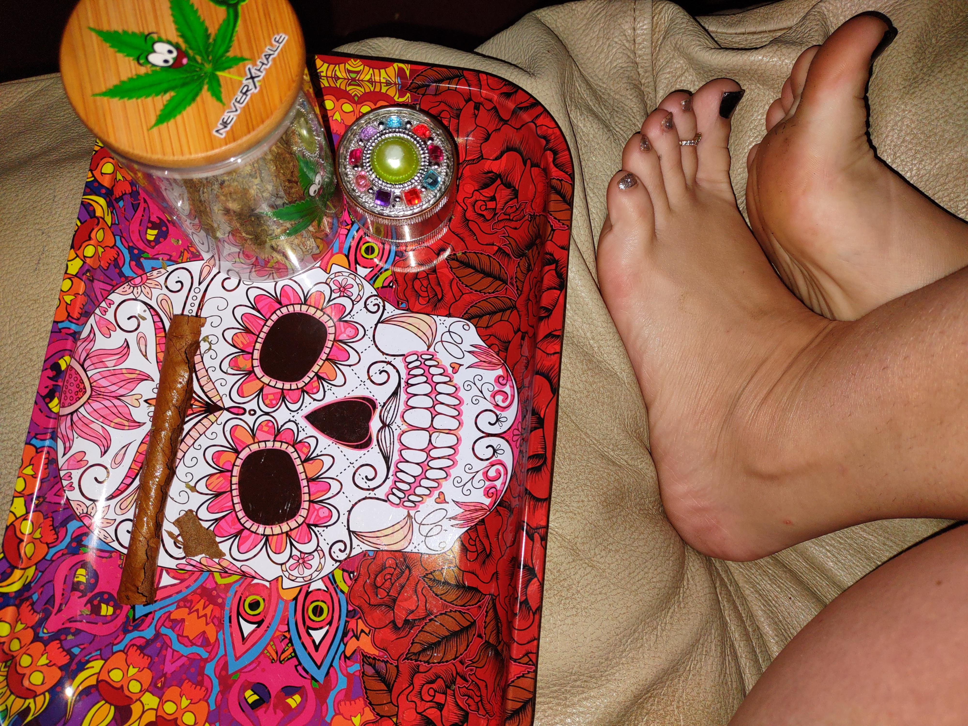 Morning Smoke Sesh 💞 💨 | Scrolller