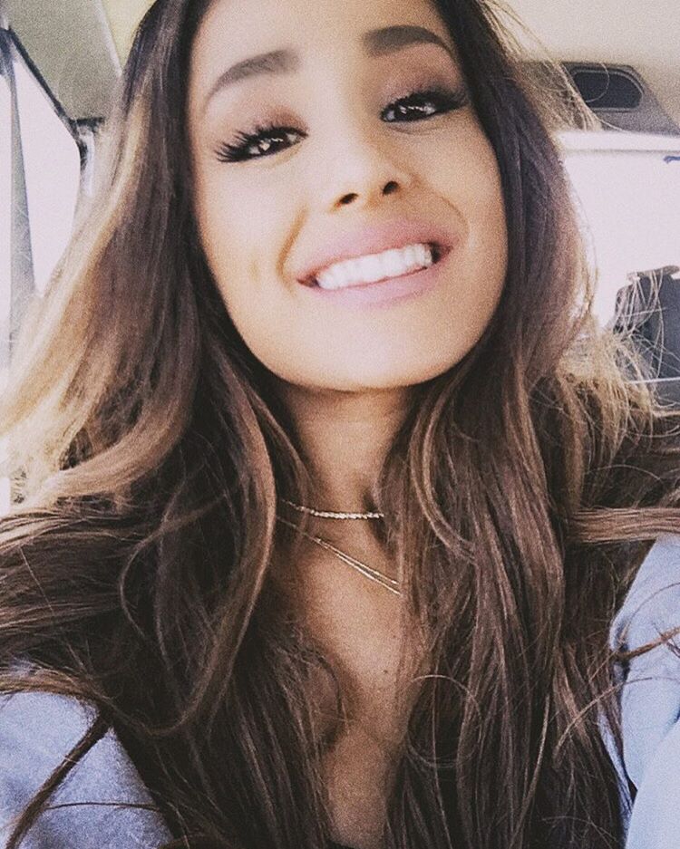 most stunning picture of ariana | Scrolller