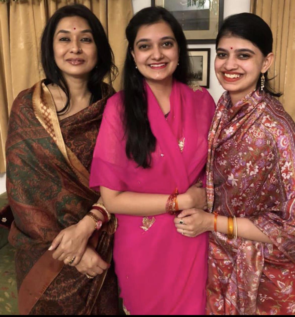 Mother Or Daughters Scrolller