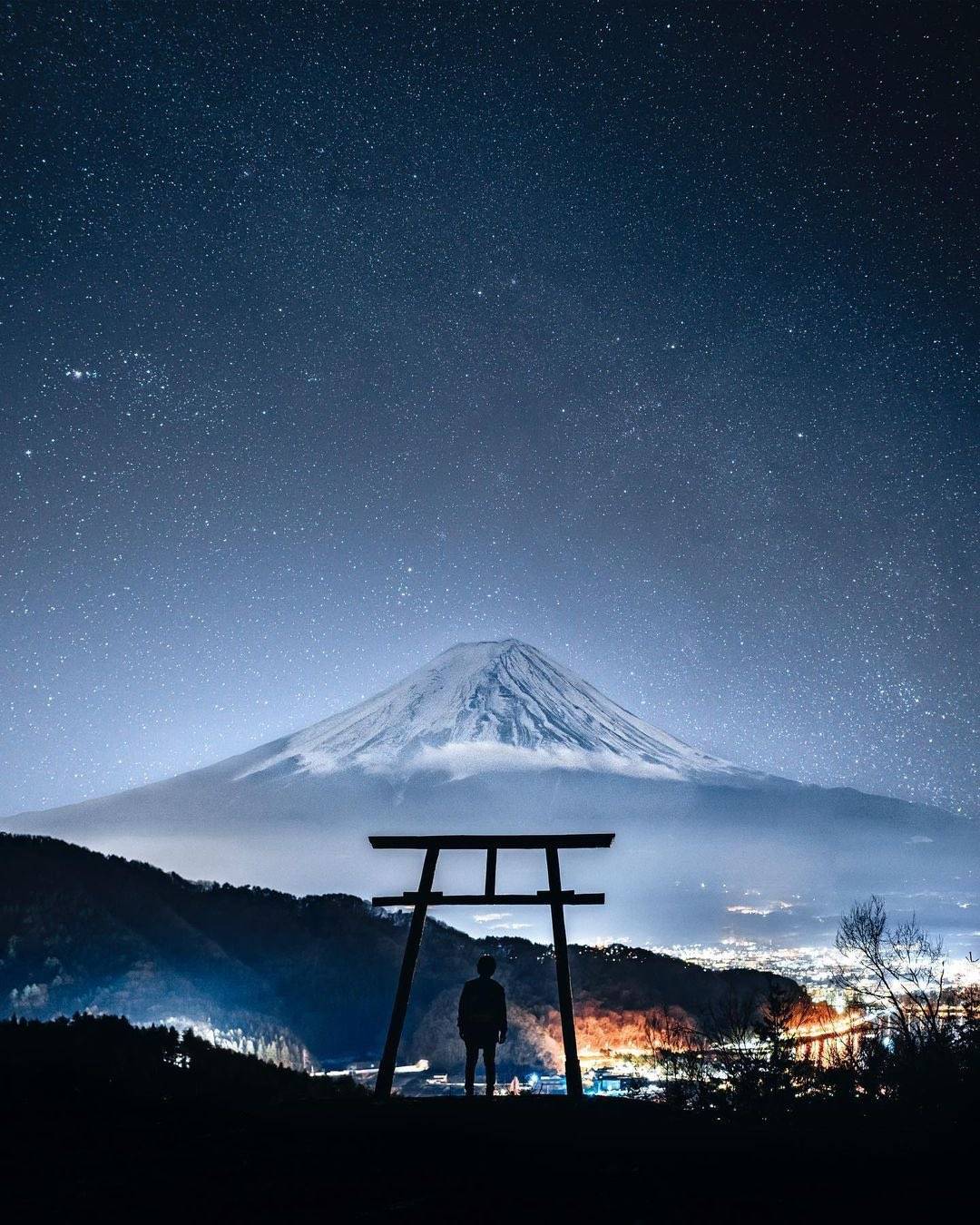 🔥 Mount Fuji at night time | Scrolller
