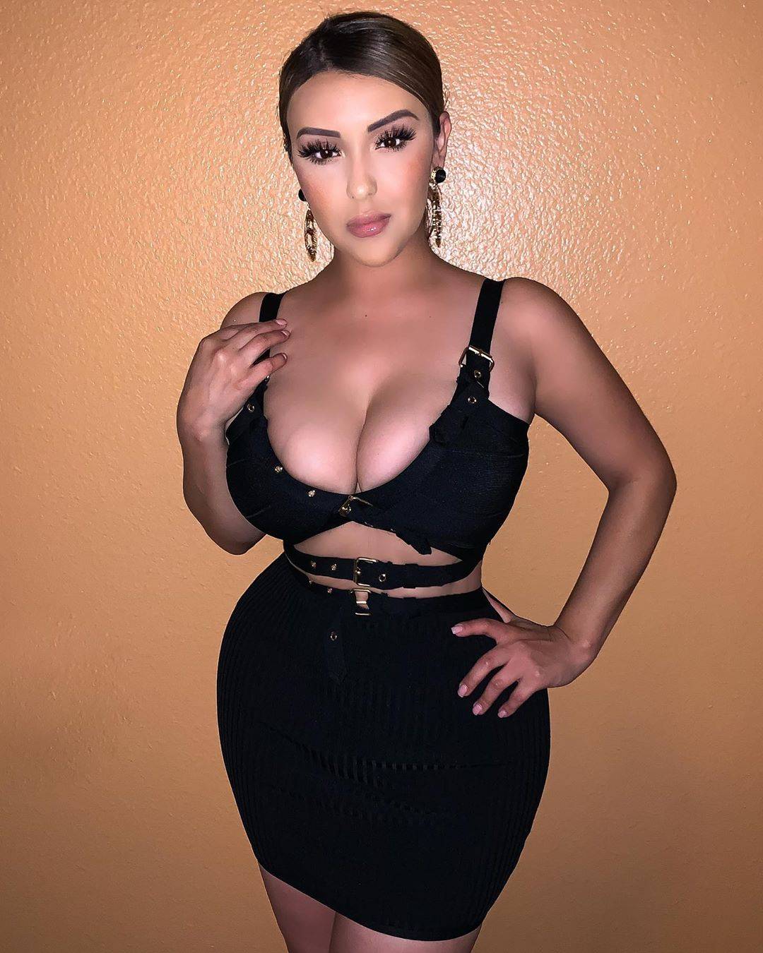 MsLupeRamos With Her Hair Back And Cleavage Out | Scrolller