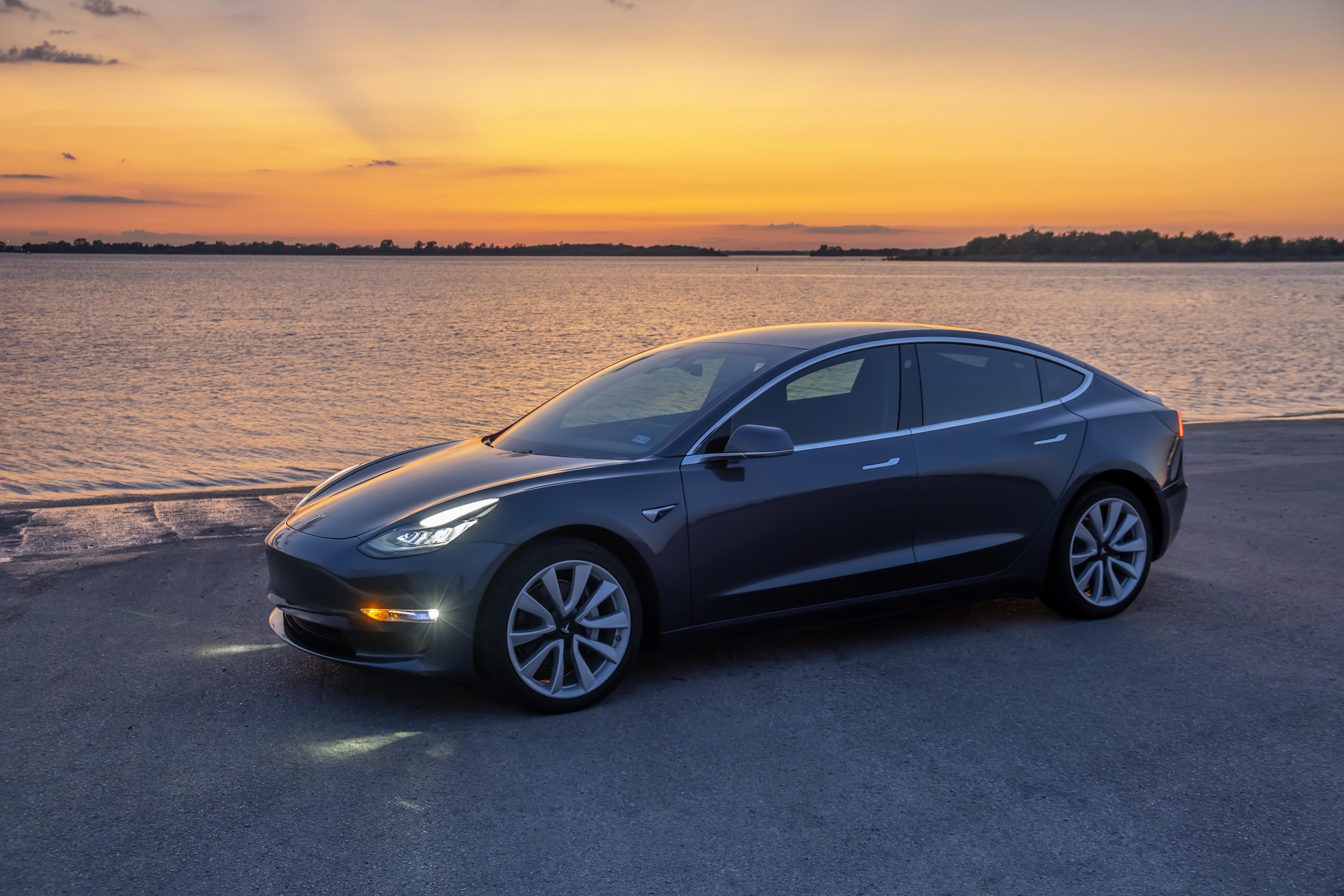 MSM Model 3 Sunset | Scrolller