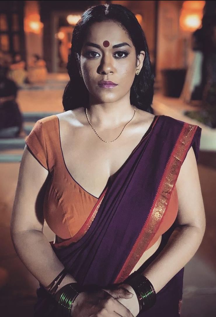 Mumait Khan | Scrolller