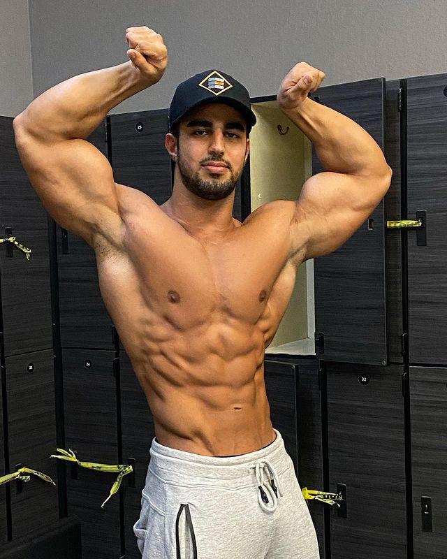 “Muscle in the locker room” ... | Scrolller