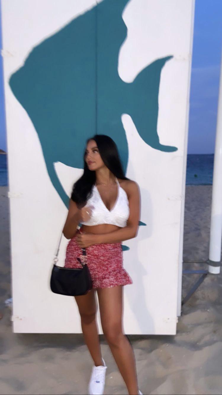 My 20 yo sister 💦🤤 | Scrolller