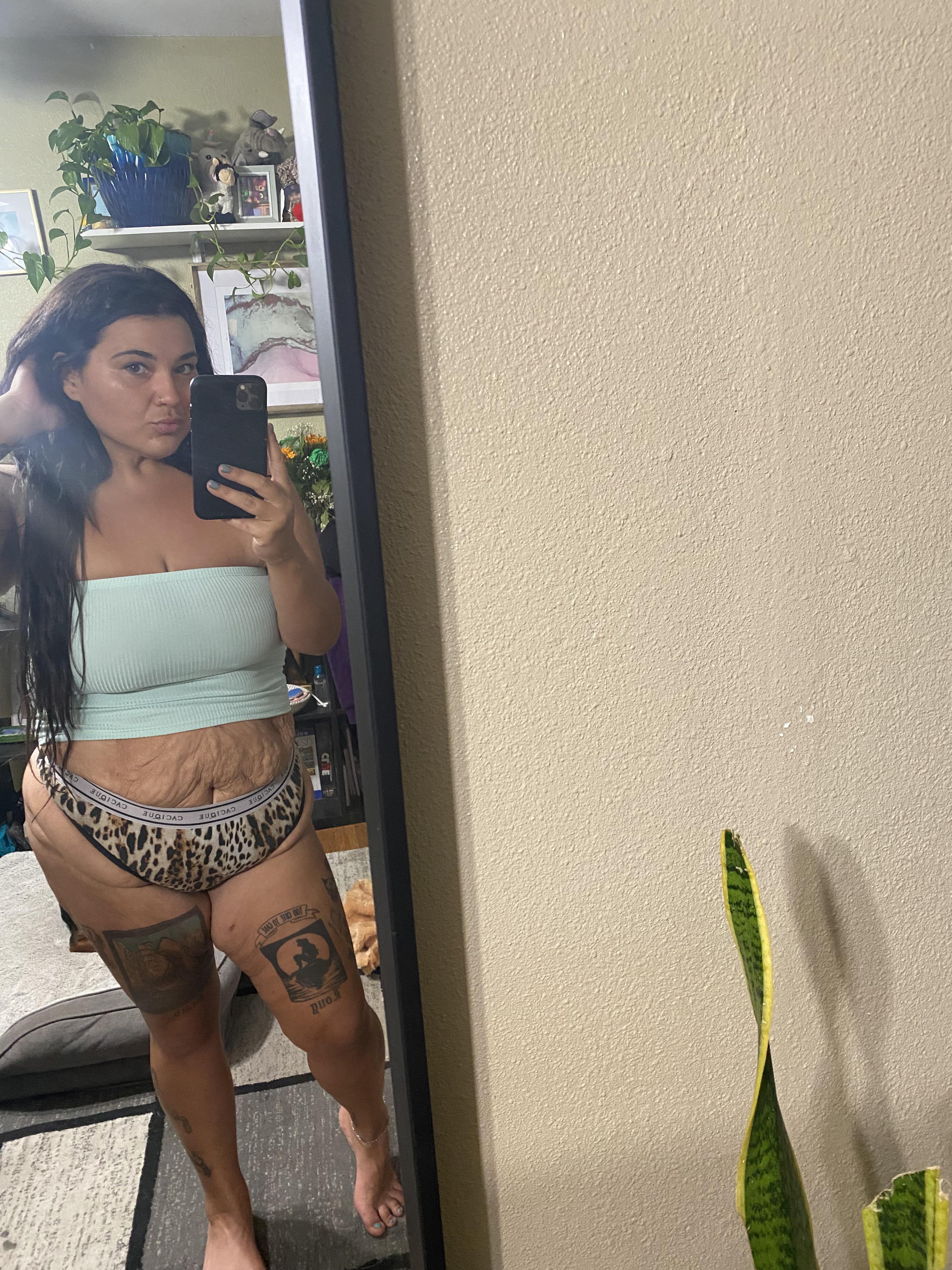 My belly is looking extra cute tonight. | Scrolller