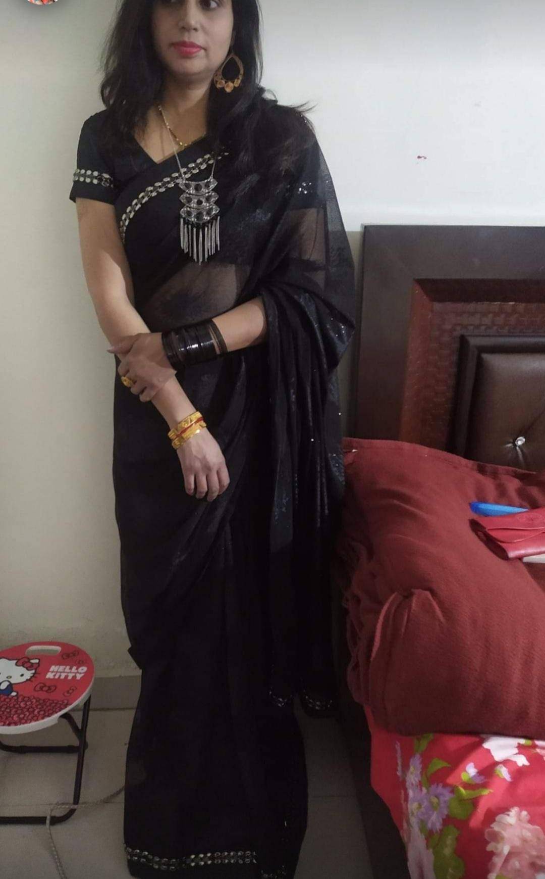 My chachi in saree | Scrolller