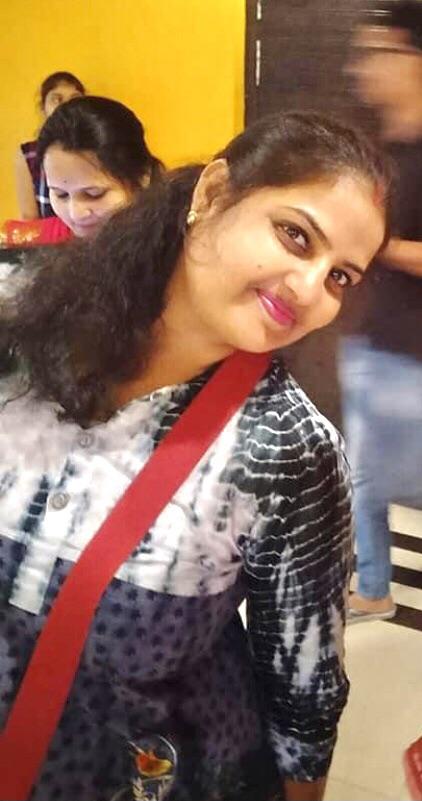 My computer science mam was hot too when i was in school.. look at those big curvy juggs🤤 ...