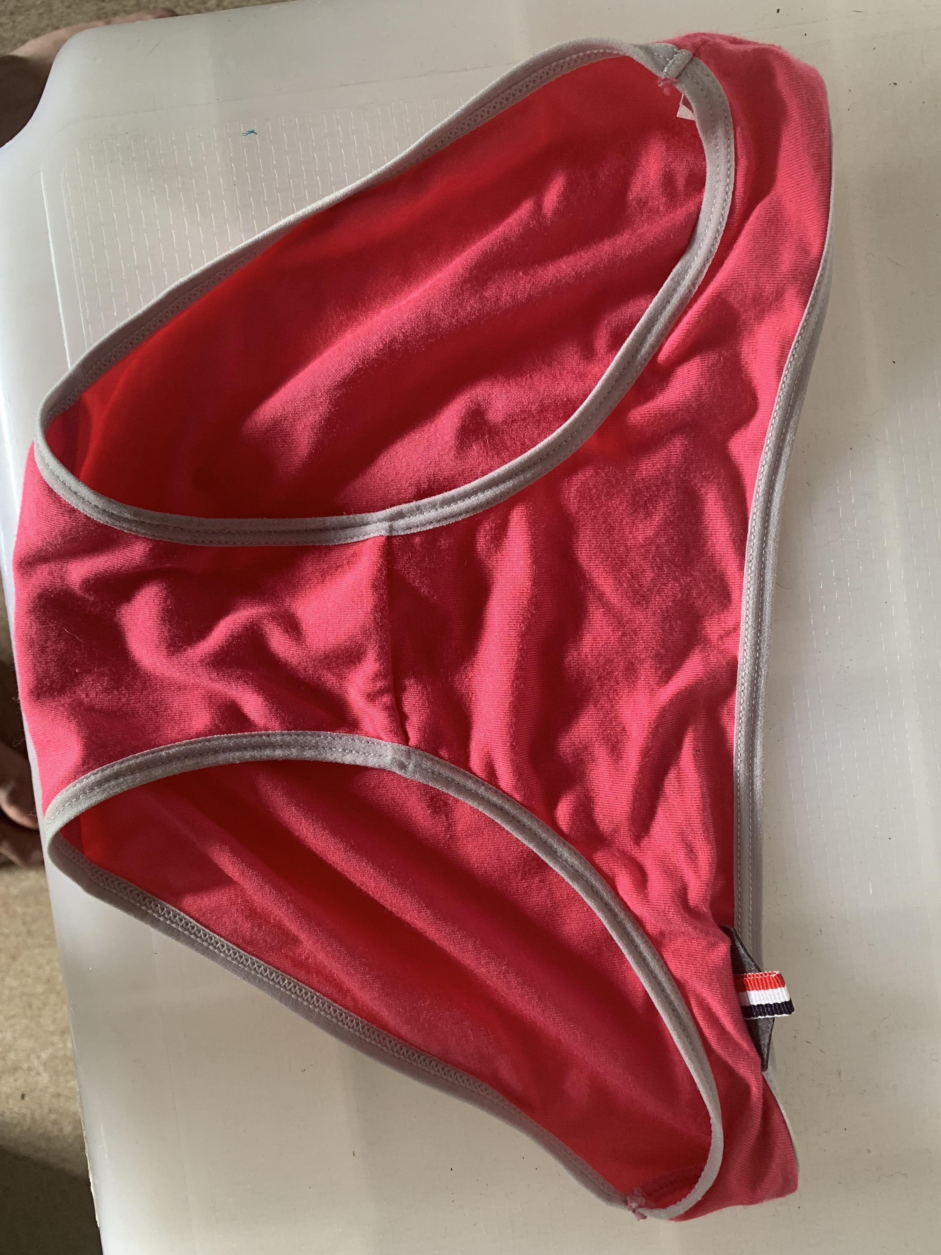 My cousin’s freshly used panties. Loved smelling it !! | Scrolller