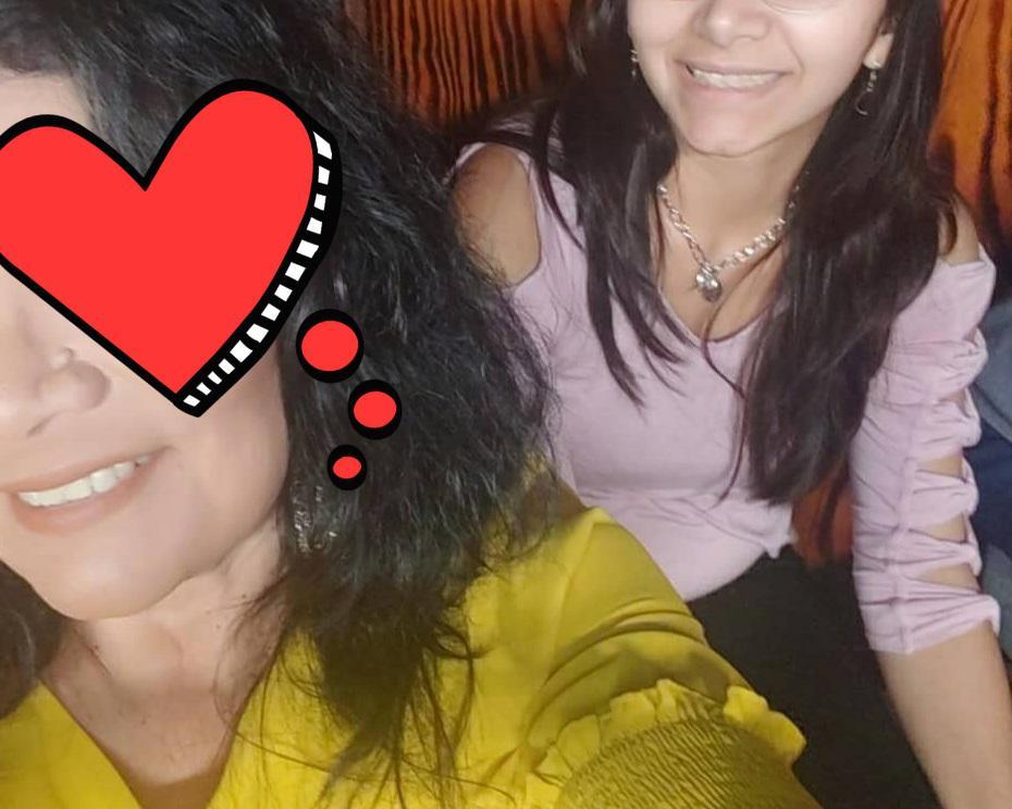 My Cousins The One In Yellow Is From The S Ive Posted We Slept