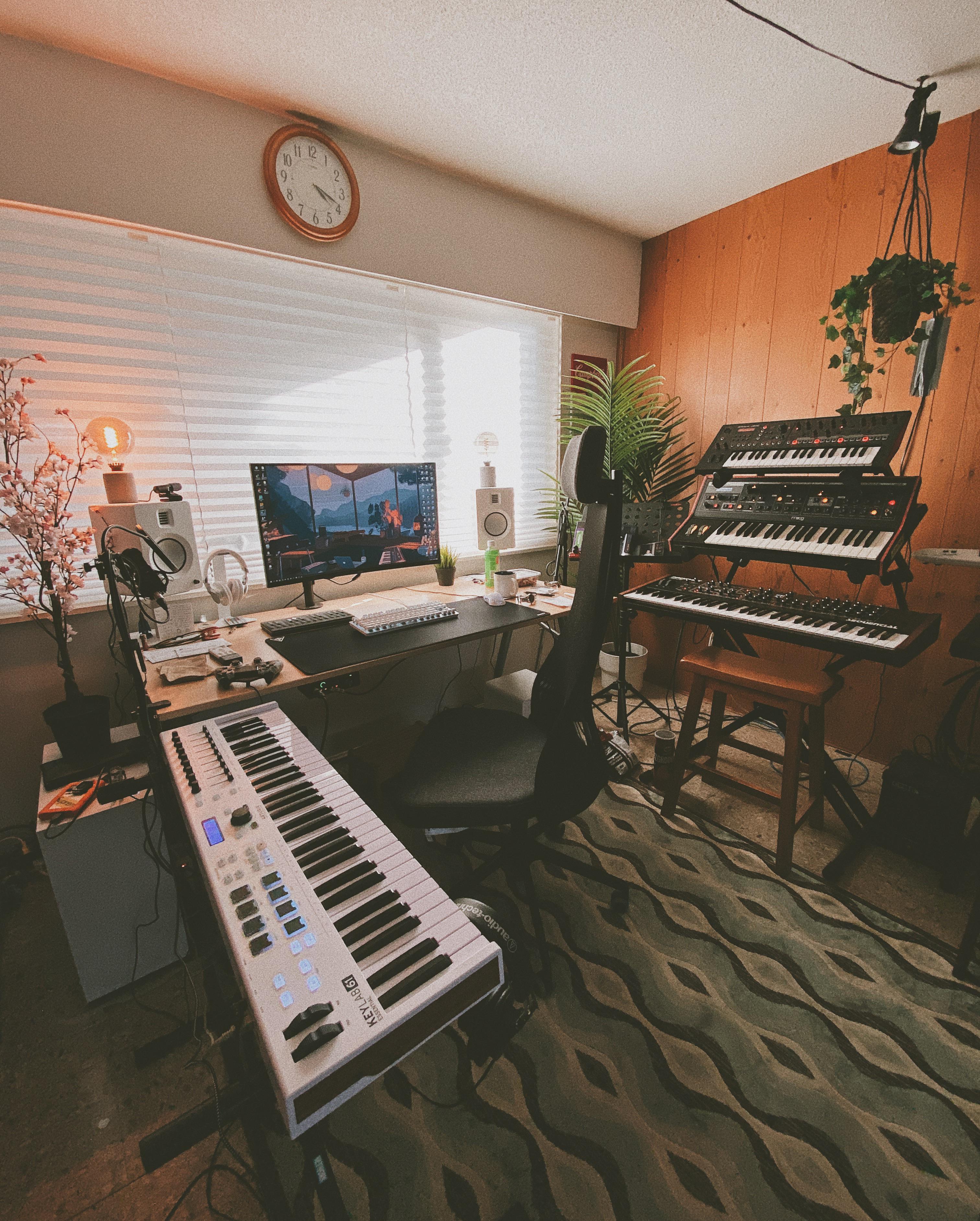 My cozy home studio | Scrolller
